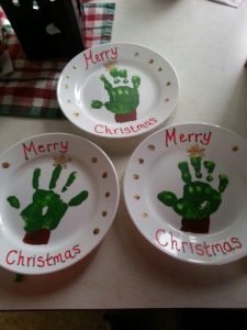 DIY Christmas Plates for Kids to Make - Party Wowzy